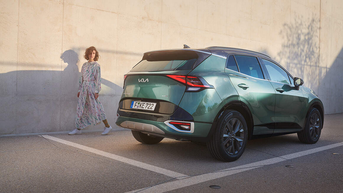 Compare the Mg Hs and Kia Sportage | Expert Head-to-Head Analysis ...